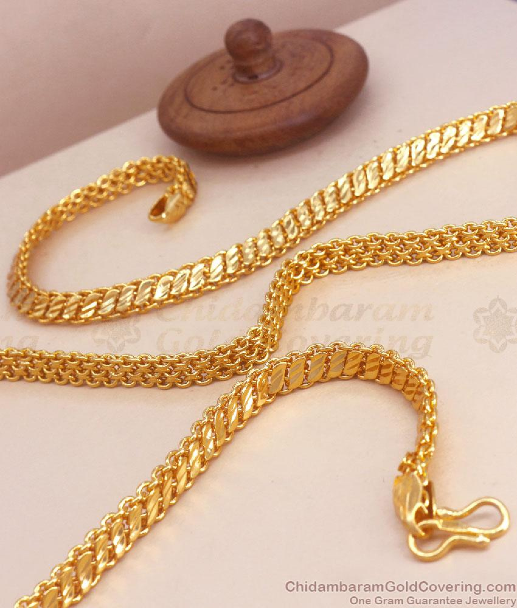 CHRT82-LG 30 Inch Long V Cut Gold Plated Chain Oval Shaped Plain Design