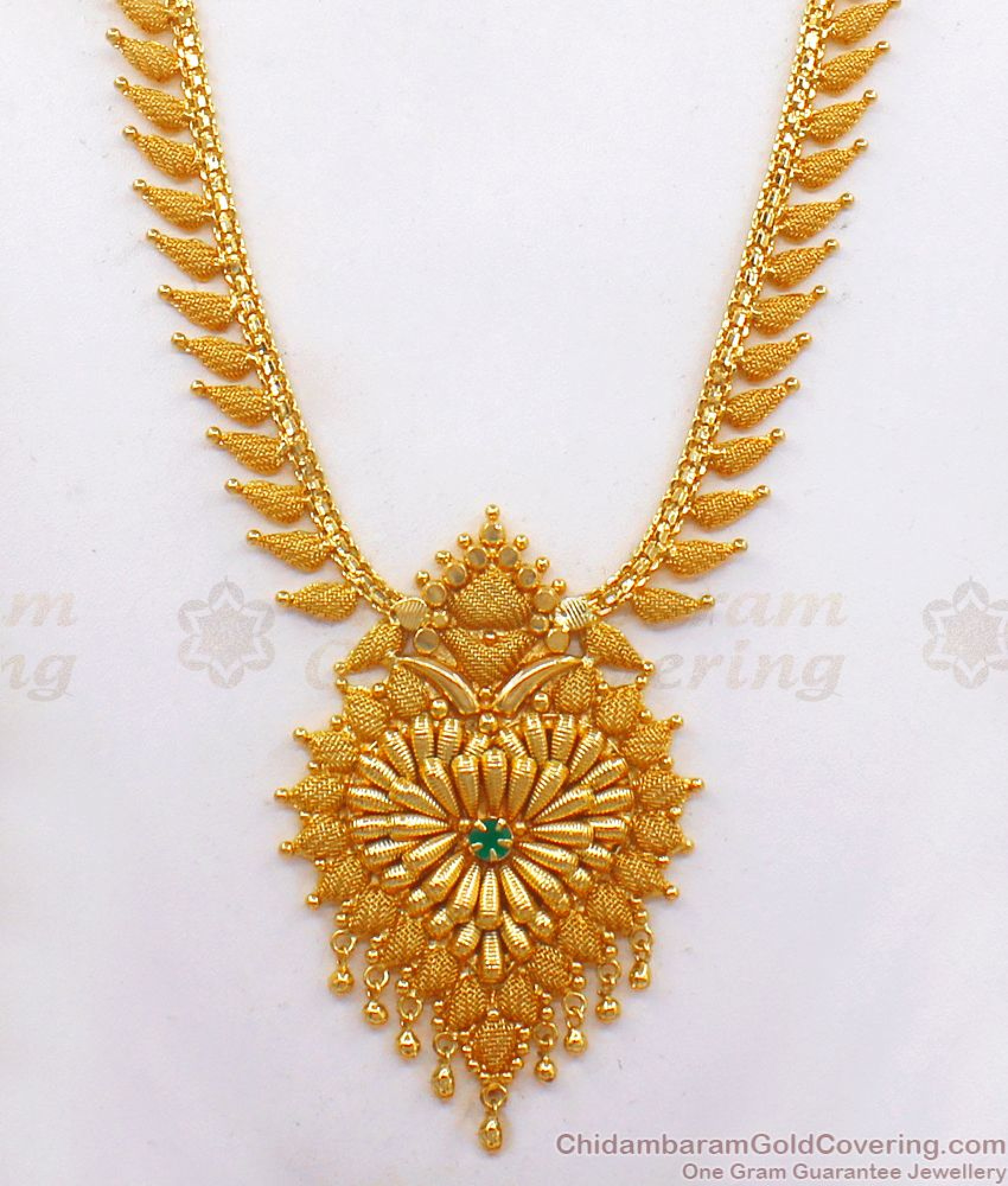 Lovely Heart Shaped Net Pattern Emerald Stone Gold Haram HR2215