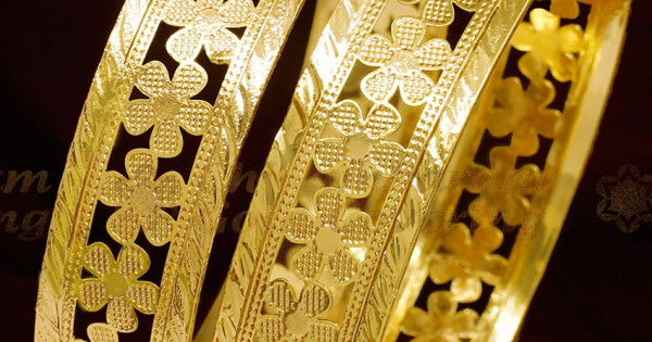 BR1009-2.6 Size Full Gold Flower Design Broad Bangles Set