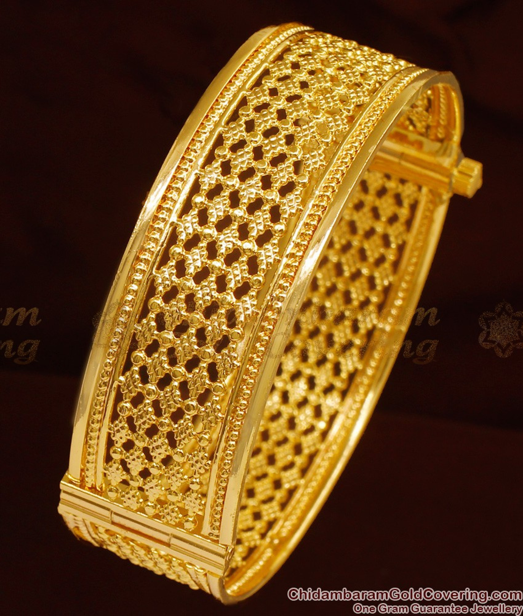 BR1027-2.4 Size Gold Kada Bangle Net Pattern Screw Type