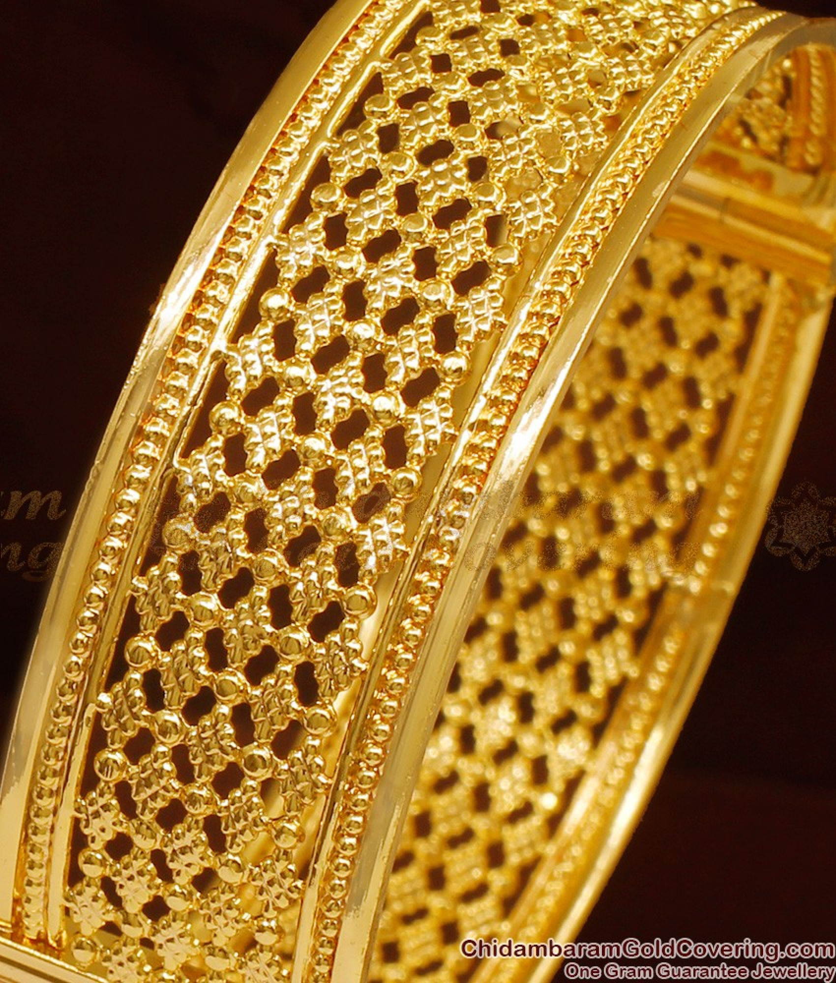 BR1027-2.4 Size Gold Kada Bangle Net Pattern Screw Type