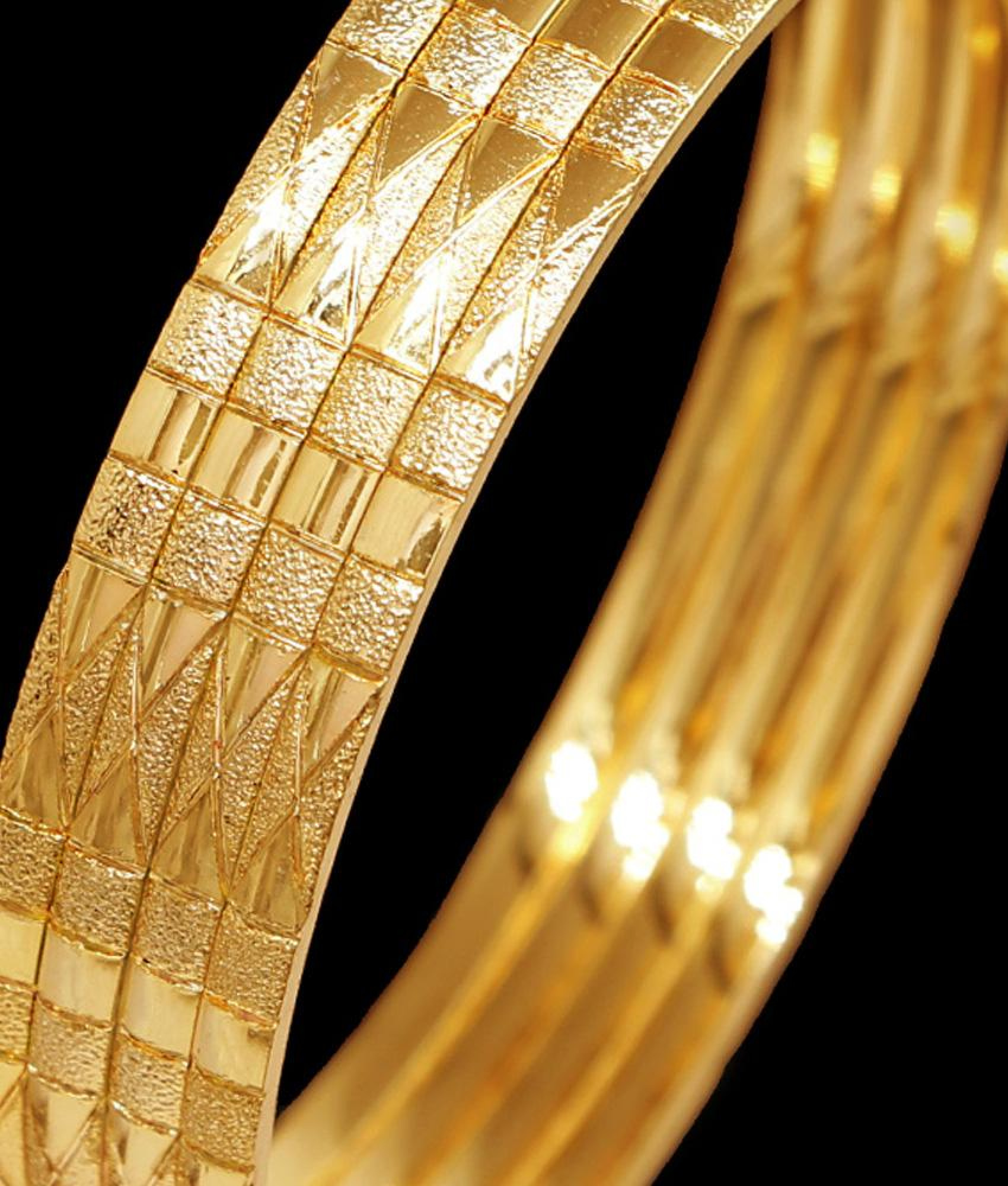 BR2566-2.4 Size Pure Gold Tone 4 Set Designer Bangle For Women