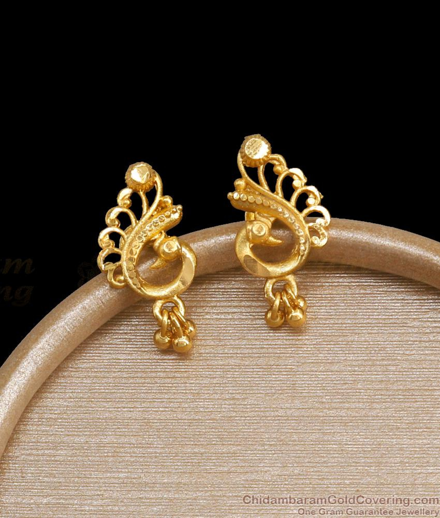 Stylish Peacock Forming Gold Stud Earrings ER4055