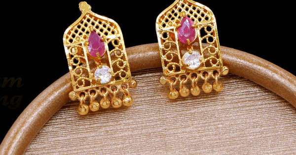 New Arrival Gold Imitation Ruby White Stone Studs Online ER4721