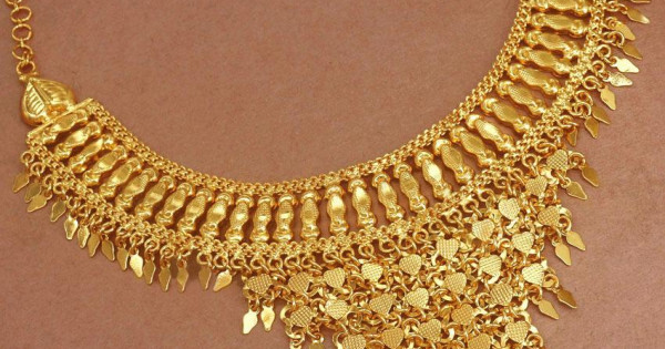 Traditional Kerala Pattern Forming Gold Necklace Elakkathali ...