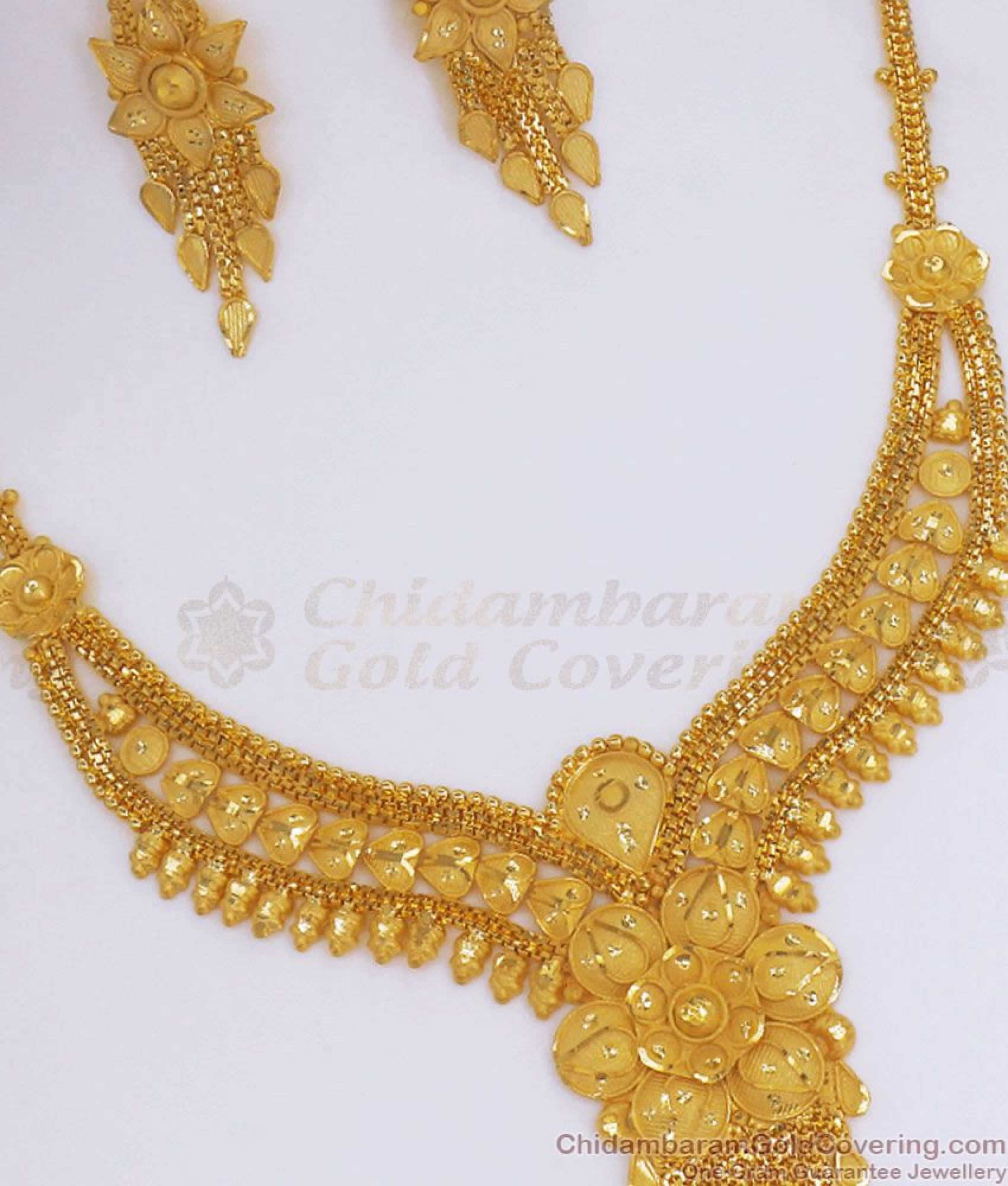 Dubai Collections Grand Arabic Pattern Forming Gold Necklace Heart ...