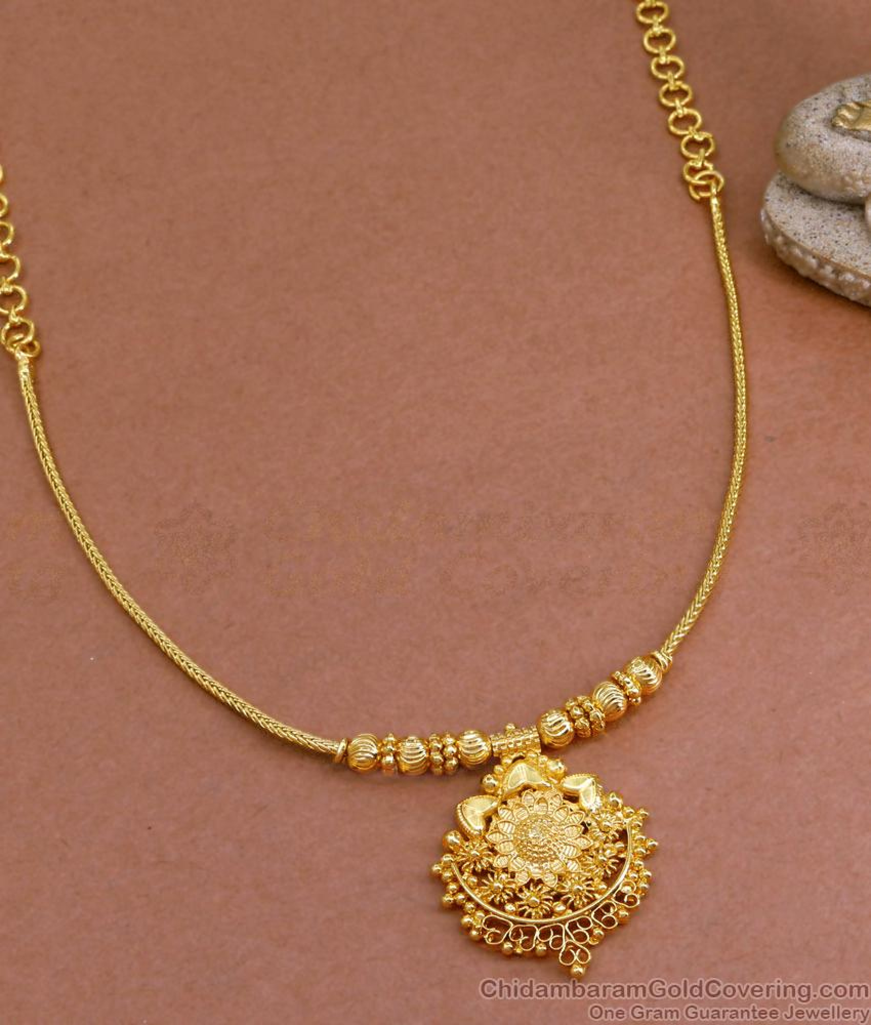 Simple Gold Design Pendant Necklace Light Weight Collections NCKN3450
