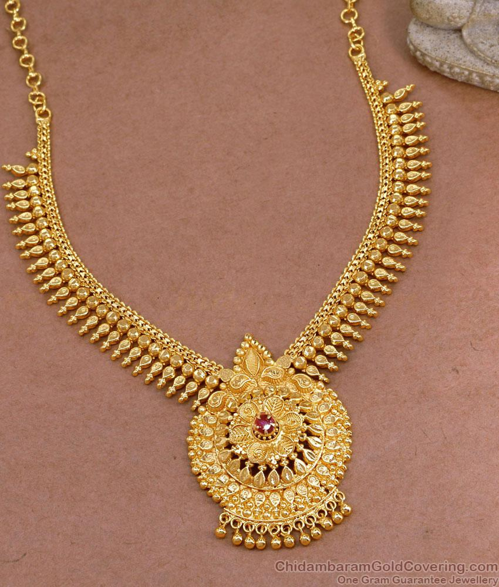 Kerala Gold Imitation Mullai Arumbu Necklace With Ruby Stone NCKN3791