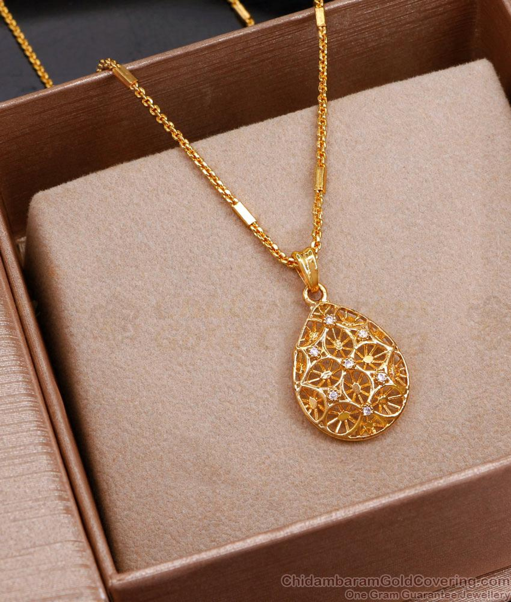 White Stone Oval Shaped Gold Pendant Chain Shop Online SMDR2296