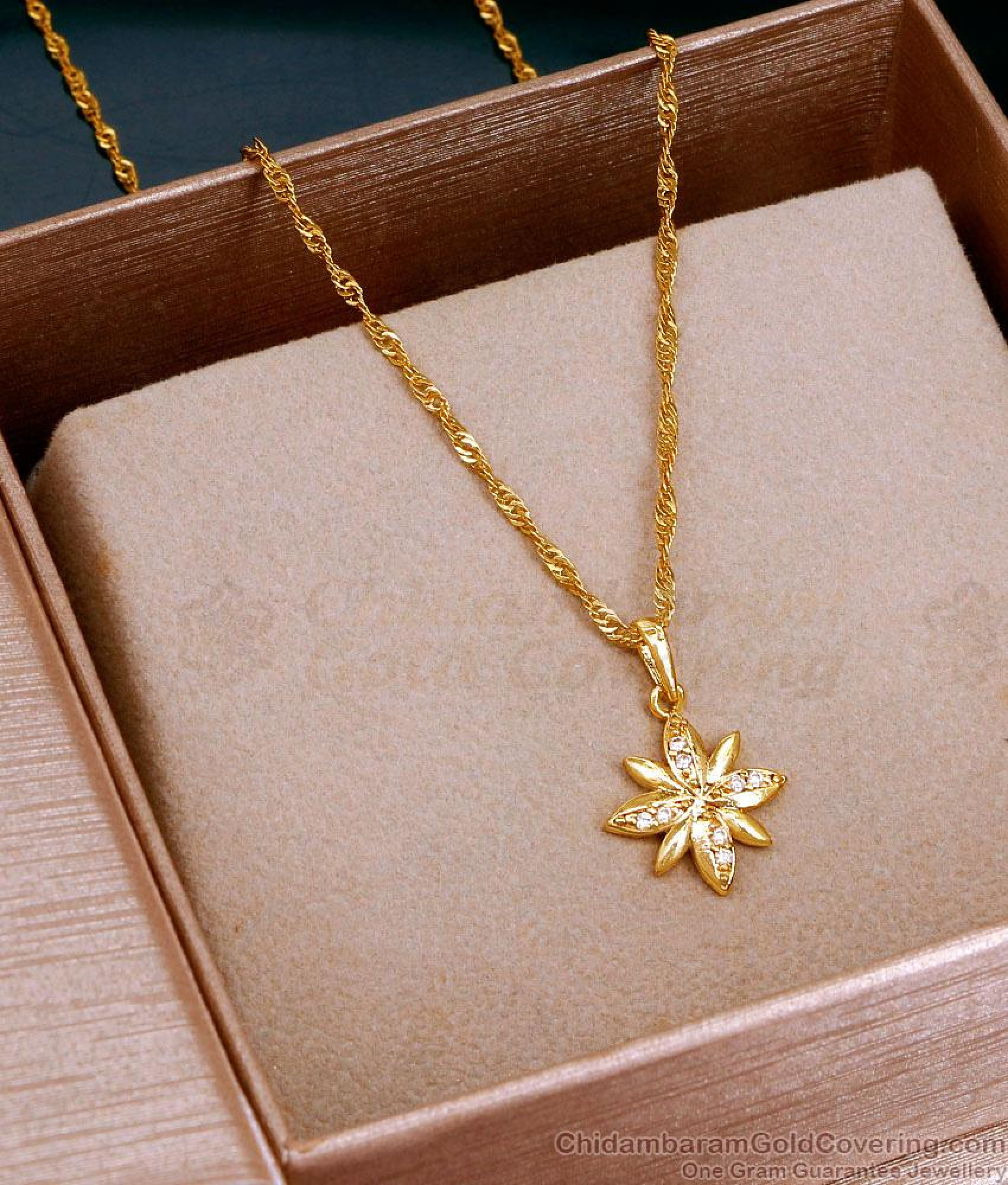 White Stone Floral Pendant Gold Plated Short Chain Design SMDR2582