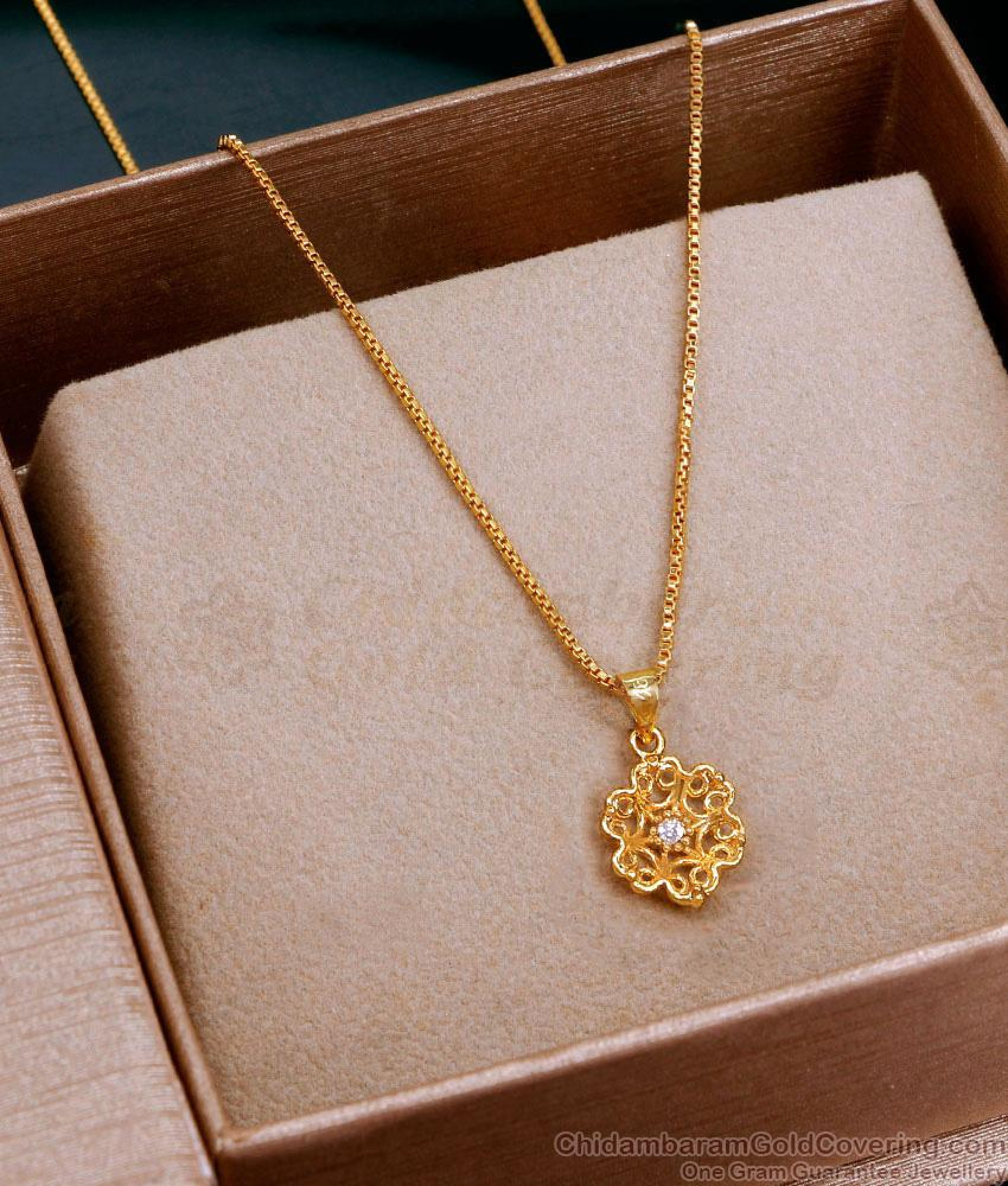 Simple Gold Design Floral Necklace For College Girls SMDR2609