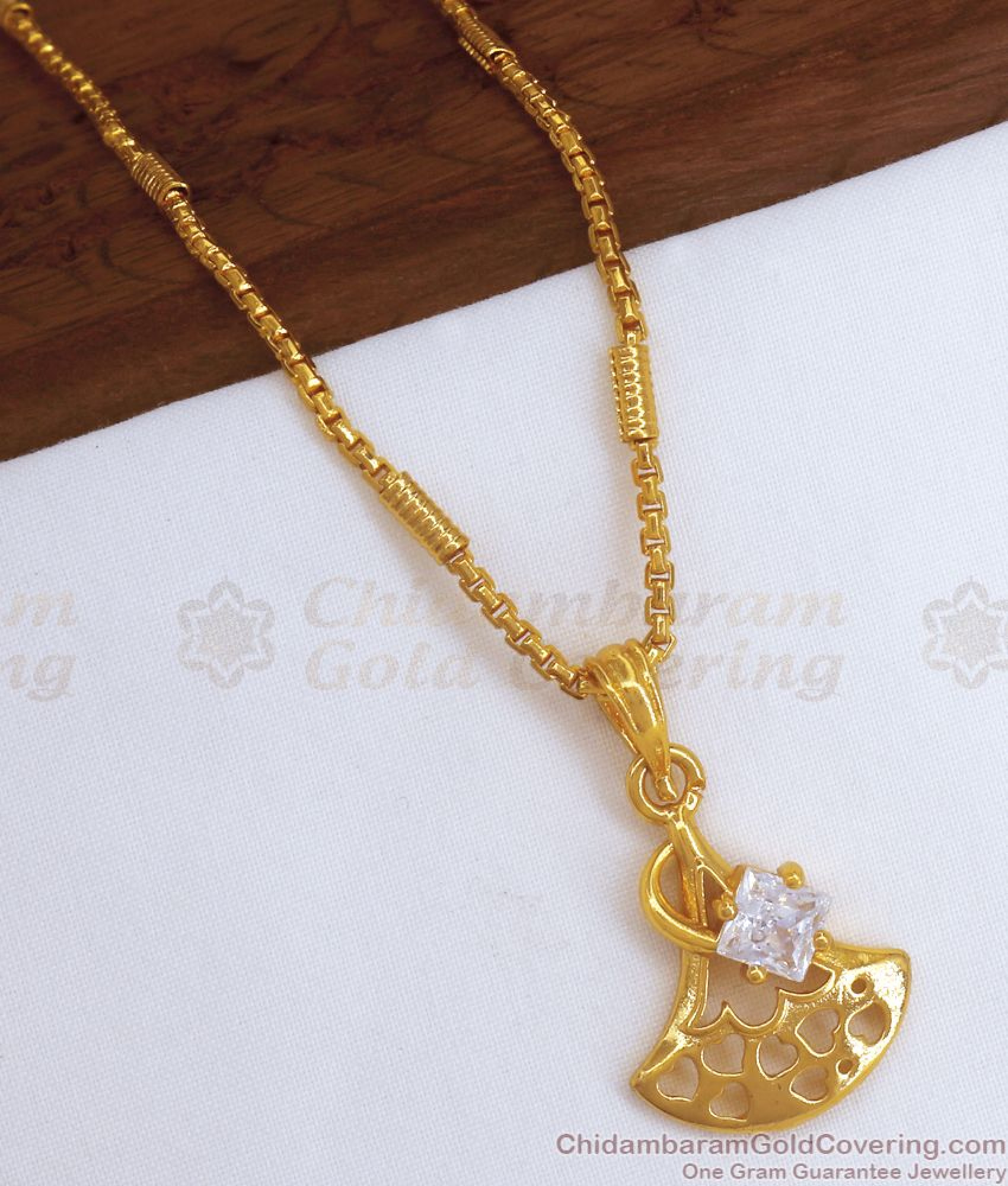 Beautiful Gold Plated Short Chain With Pendant SMDR893