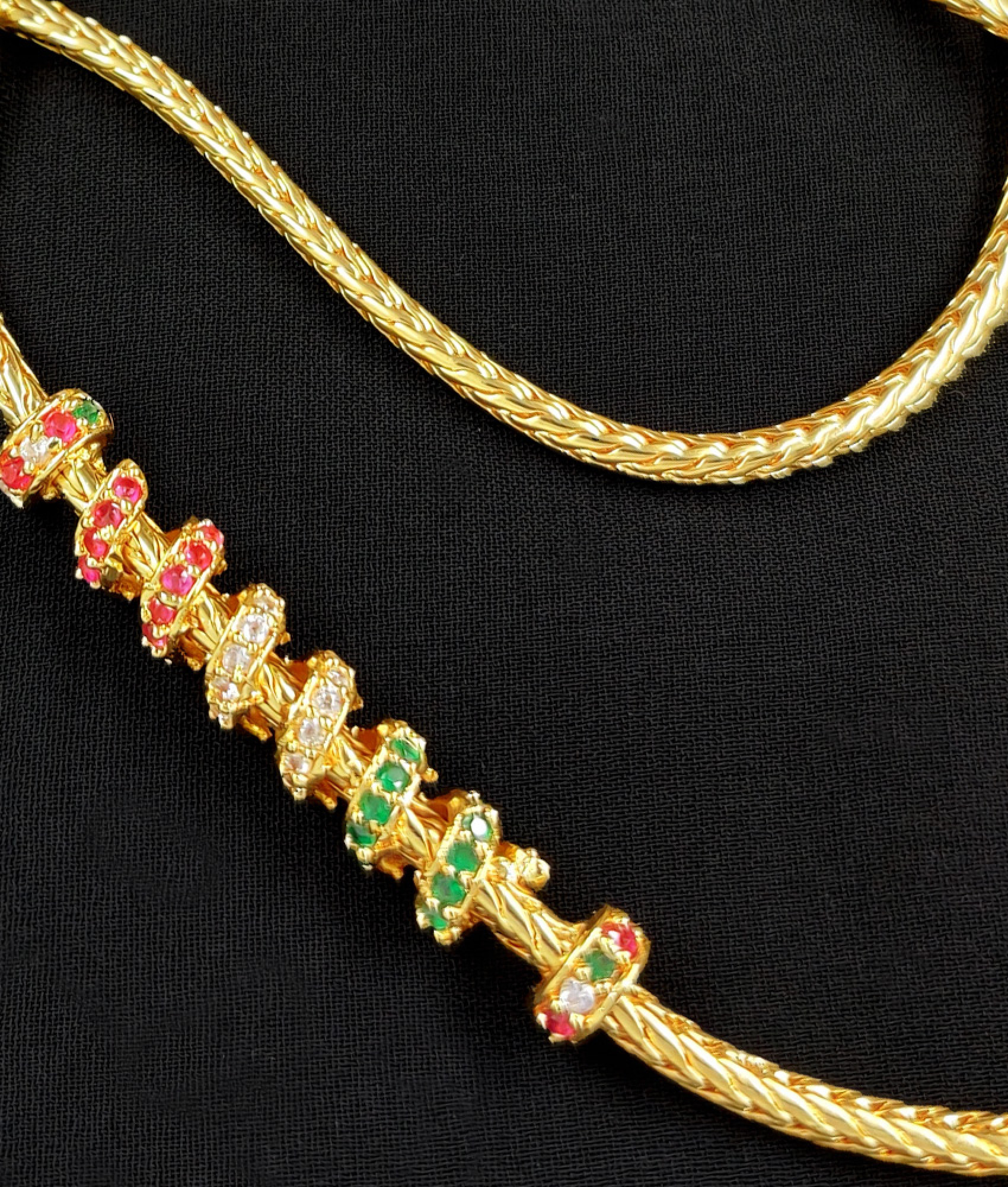 Beautiful Round Mugappu Design Chain For Married Women